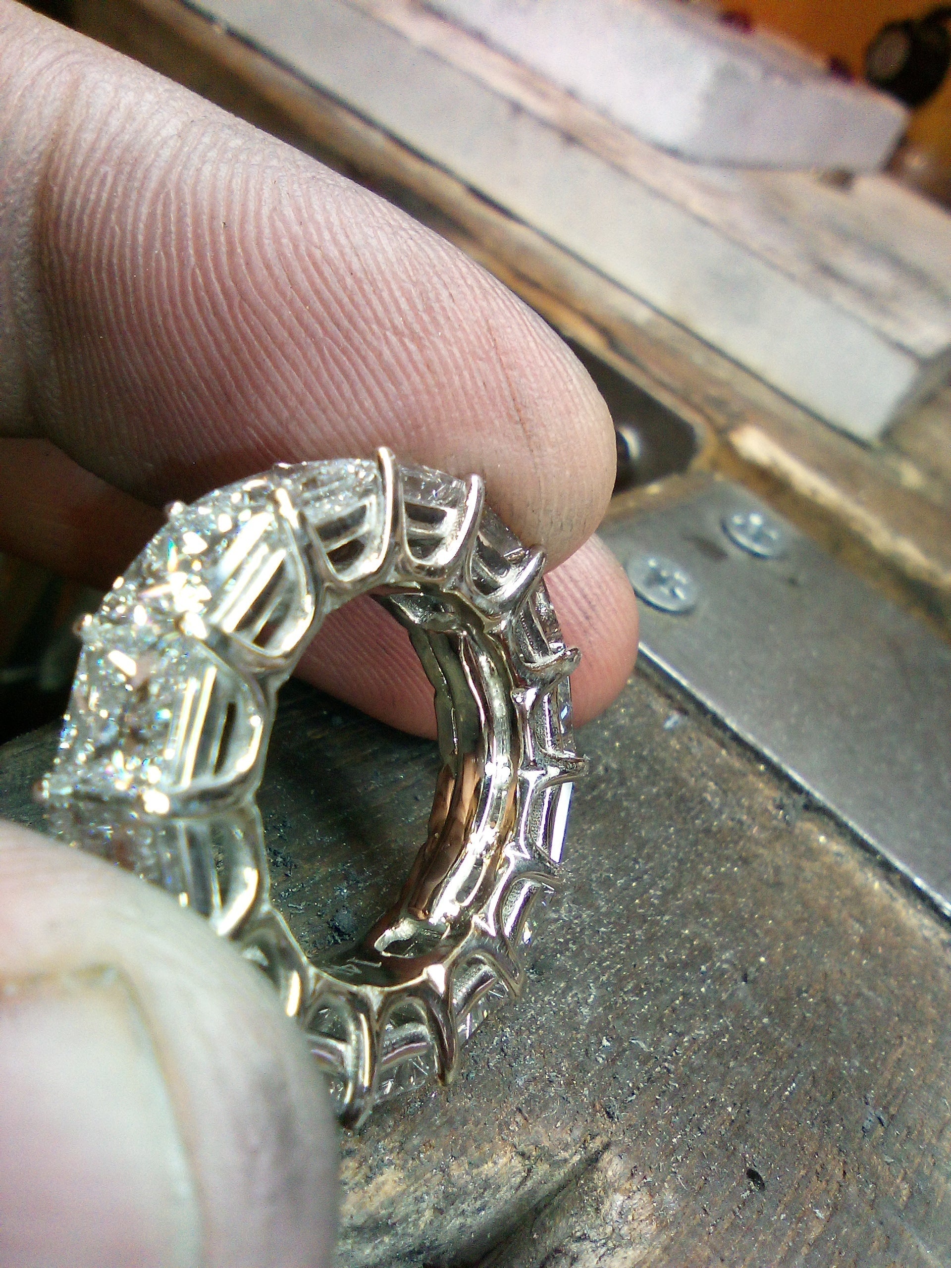 Eternity Band Too Loose? Expert Fixes and Sizing Guide – Motek Jewelry